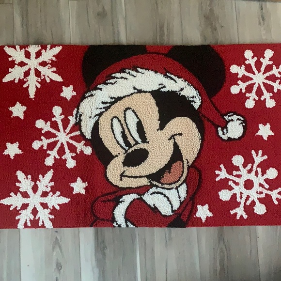 Disney | Holiday | Disney Accent Rug Mickey Mouse Beautiful Christmas ...